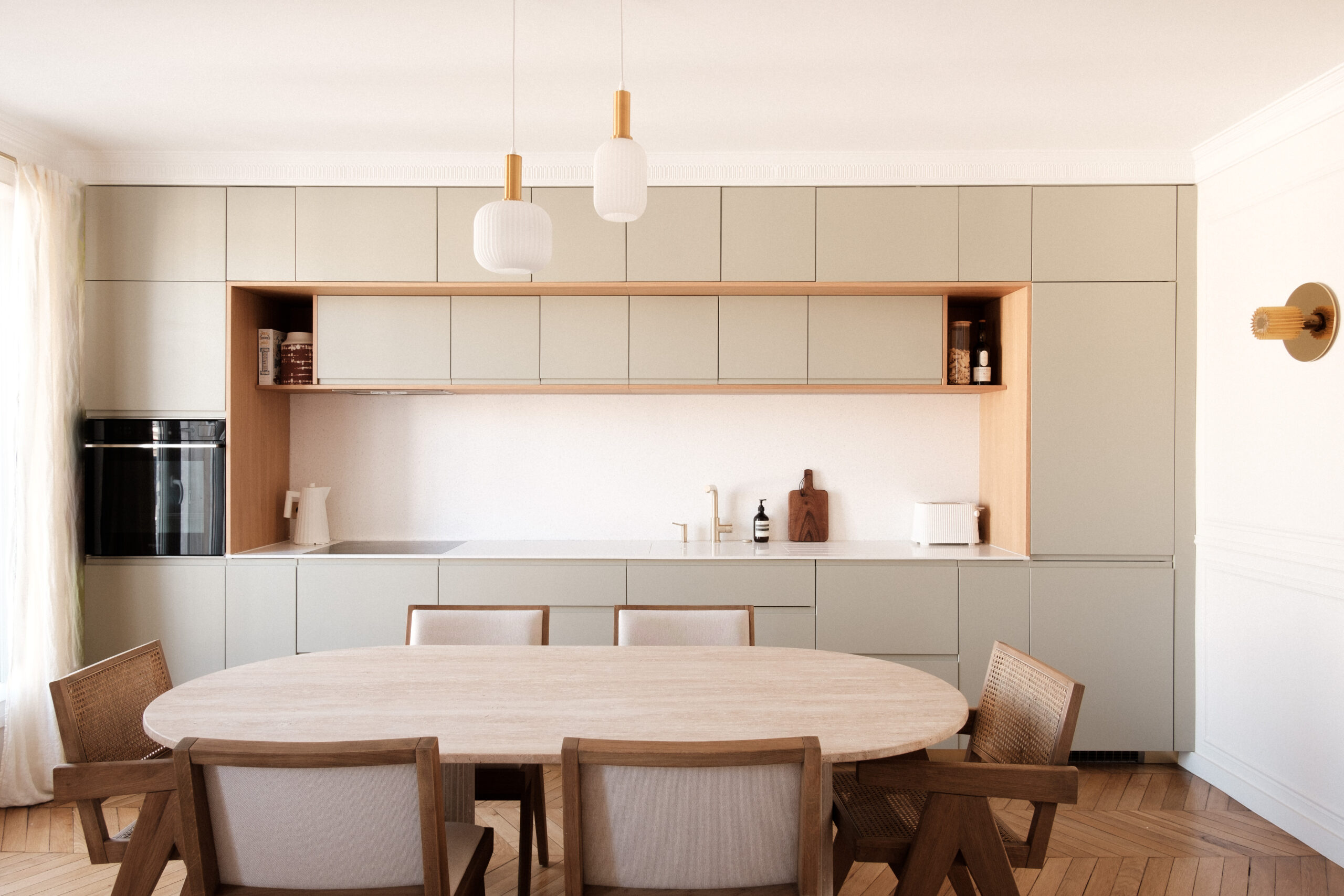 An open-plan kitchen in a Haussmann-style apartment