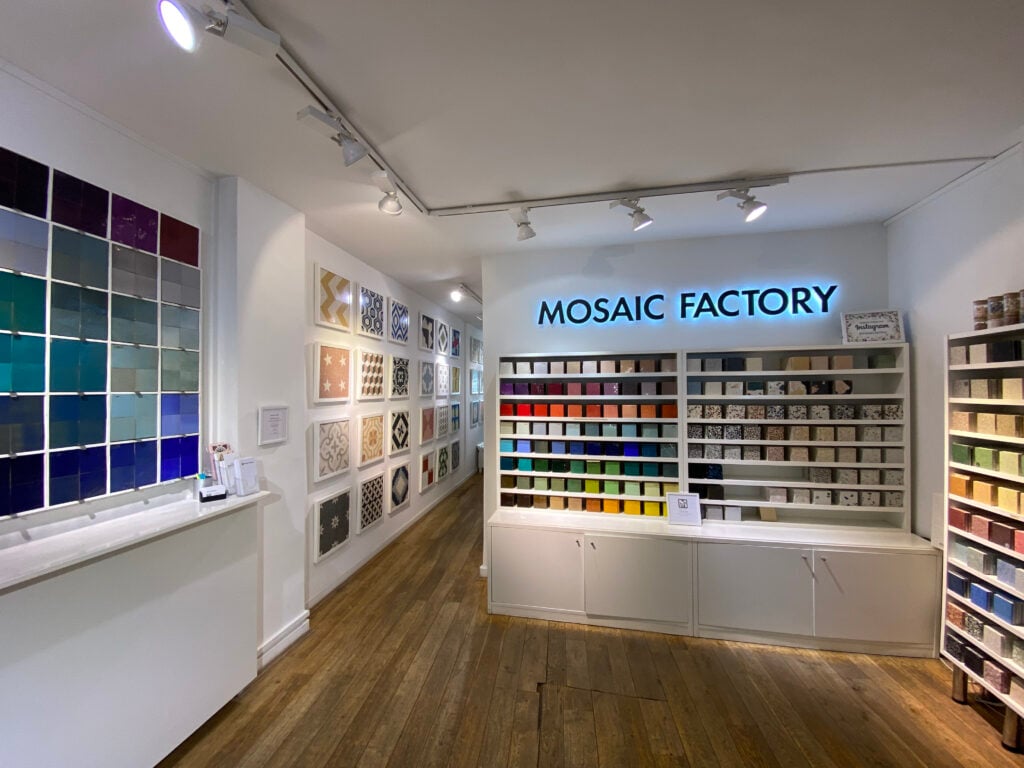 Mosaic Factory : Personnalisation au Cœur de l'Héritage Marocain